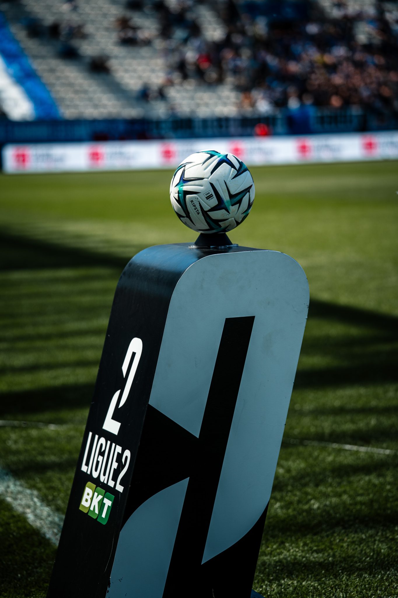 Ligue 2. La liste des clubs participants pour la saison 2026 - 2027 ...